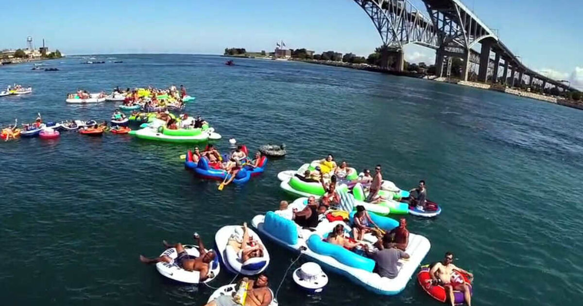1,500 US Boaters Accidentally Float to Canada During Windy Port Huron ...
